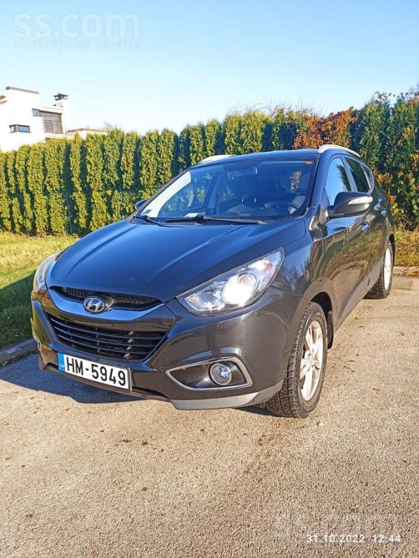 Black Hyundai ix35 2010 in Riga, with an engine capacity of 2.00 L and mileage of 230 thousand km for 4300 €, photo 10 on AUTOMOTO.COM.LV