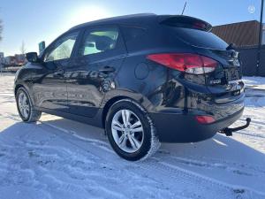 Black Hyundai ix35 2010 in Kaunas, with an engine capacity of 2.00 L and mileage of 223 thousand km for 4250 €, photo 9 on AUTOMOTO.COM.LV