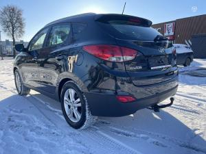 Black Hyundai ix35 2010 in Kaunas, with an engine capacity of 2.00 L and mileage of 223 thousand km for 4250 €, photo 10 on AUTOMOTO.COM.LV