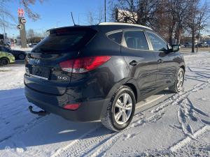 Black Hyundai ix35 2010 in Kaunas, with an engine capacity of 2.00 L and mileage of 223 thousand km for 4250 €, photo 13 on AUTOMOTO.COM.LV