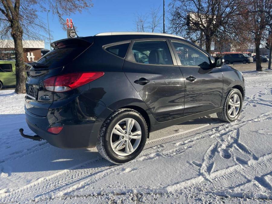 Black Hyundai ix35 2010 in Kaunas, with an engine capacity of 2.00 L and mileage of 223 thousand km for 4250 €, photo 14 on AUTOMOTO.COM.LV