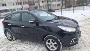 Black Hyundai ix35 2010 in Kaunas, with an engine capacity of 2.00 L and mileage of 262 thousand km for 4750 €, photo 2 on AUTOMOTO.COM.LV
