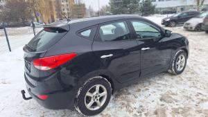Black Hyundai ix35 2010 in Kaunas, with an engine capacity of 2.00 L and mileage of 262 thousand km for 4750 €, photo 3 on AUTOMOTO.COM.LV