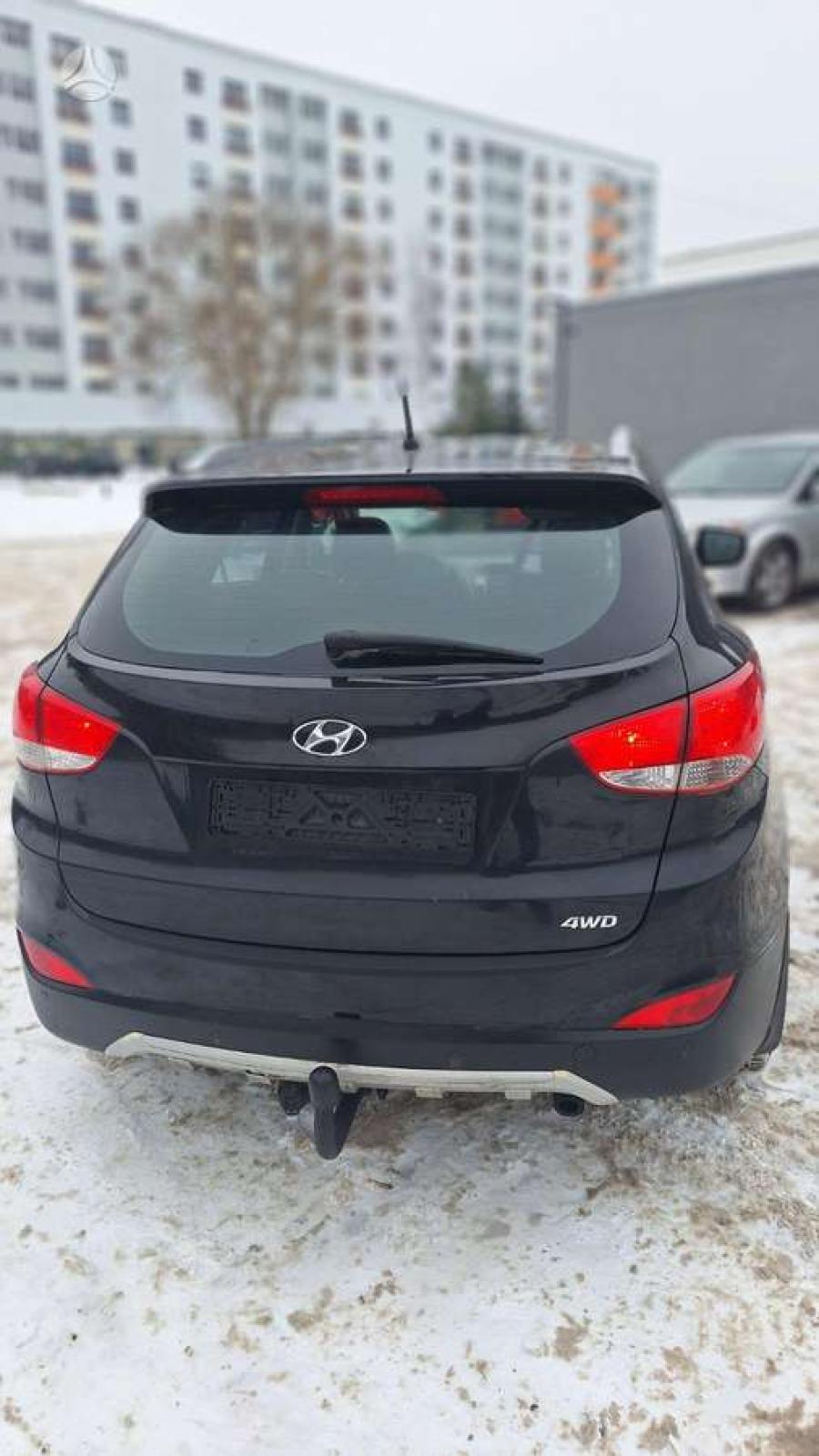 Black Hyundai ix35 2010 in Kaunas, with an engine capacity of 2.00 L and mileage of 262 thousand km for 4750 €, photo 4 on AUTOMOTO.COM.LV