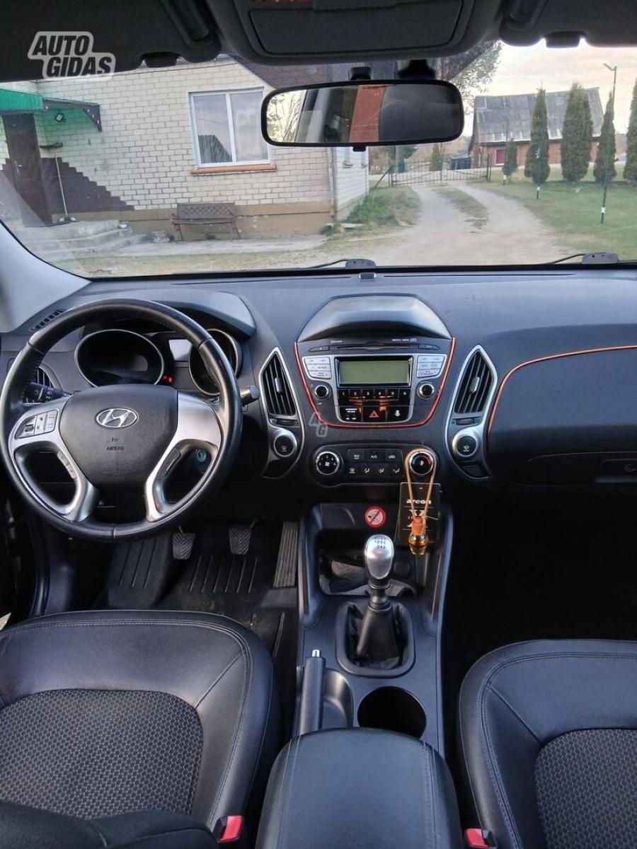 Melns Hyundai ix35 2010 Šilalė, ar dzinēja tilpumu 2.00 L un nobraukumu 280 tūkst. km par 5100 €, foto 7 vietnē AUTOMOTO.COM.LV