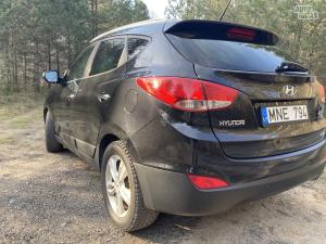 Melns Hyundai ix35 2010 Viļņa, ar dzinēja tilpumu 2.00 L un nobraukumu 235 tūkst. km par 4950 €, foto 5 vietnē AUTOMOTO.COM.LV