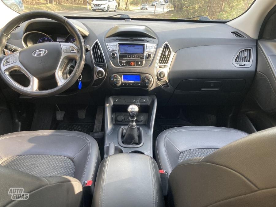 Melns Hyundai ix35 2010 Viļņa, ar dzinēja tilpumu 2.00 L un nobraukumu 235 tūkst. km par 4950 €, foto 14 vietnē AUTOMOTO.COM.LV