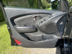 Melns Hyundai ix35 2010 Talsi, ar dzinēja tilpumu 2.00 L un nobraukumu 227 tūkst. km par 5970 €, foto 9 vietnē AUTOMOTO.COM.LV