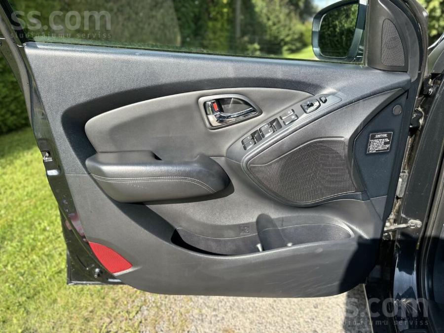 Melns Hyundai ix35 2010 Talsi, ar dzinēja tilpumu 2.00 L un nobraukumu 227 tūkst. km par 5970 €, foto 9 vietnē AUTOMOTO.COM.LV
