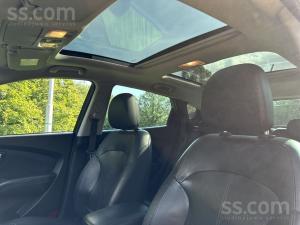 Melns Hyundai ix35 2010 Talsi, ar dzinēja tilpumu 2.00 L un nobraukumu 227 tūkst. km par 5970 €, foto 11 vietnē AUTOMOTO.COM.LV
