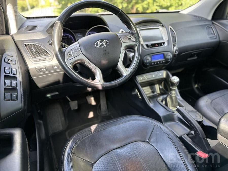 Melns Hyundai ix35 2010 Talsi, ar dzinēja tilpumu 2.00 L un nobraukumu 227 tūkst. km par 5970 €, foto 13 vietnē AUTOMOTO.COM.LV