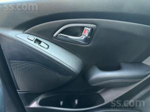 Melns Hyundai ix35 2010 Talsi, ar dzinēja tilpumu 2.00 L un nobraukumu 227 tūkst. km par 5970 €, foto 25 vietnē AUTOMOTO.COM.LV