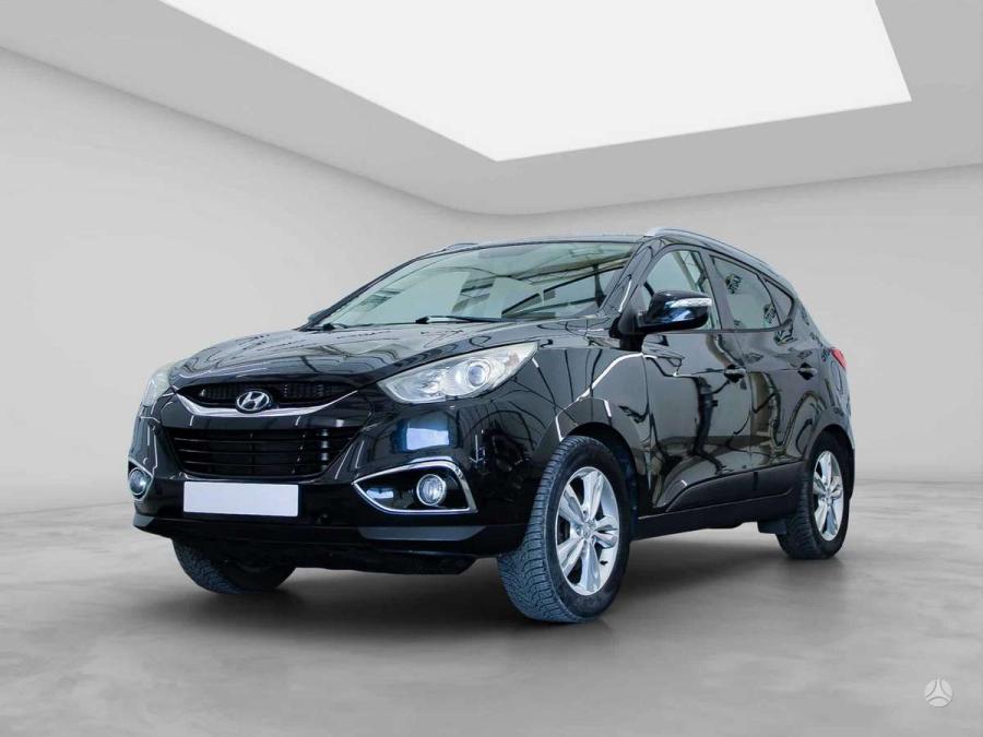 Black Hyundai ix35 2010 in Kaunas, with an engine capacity of 2.00 L and mileage of 289 thousand km for 5490 €, photo 1 on AUTOMOTO.COM.LV