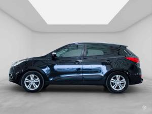 Black Hyundai ix35 2010 in Kaunas, with an engine capacity of 2.00 L and mileage of 289 thousand km for 5490 €, photo 4 on AUTOMOTO.COM.LV