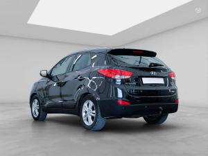 Black Hyundai ix35 2010 in Kaunas, with an engine capacity of 2.00 L and mileage of 289 thousand km for 5490 €, photo 5 on AUTOMOTO.COM.LV