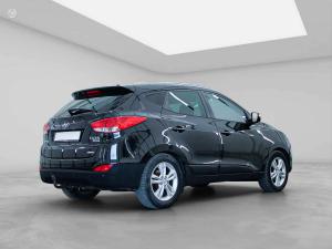 Black Hyundai ix35 2010 in Kaunas, with an engine capacity of 2.00 L and mileage of 289 thousand km for 5490 €, photo 7 on AUTOMOTO.COM.LV