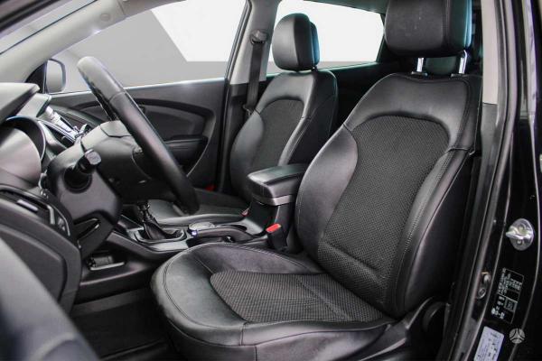 Black Hyundai ix35 2010 in Kaunas, with an engine capacity of 2.00 L and mileage of 289 thousand km for 5490 €, photo 9 on AUTOMOTO.COM.LV