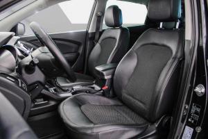 Black Hyundai ix35 2010 in Kaunas, with an engine capacity of 2.00 L and mileage of 289 thousand km for 5490 €, photo 10 on AUTOMOTO.COM.LV