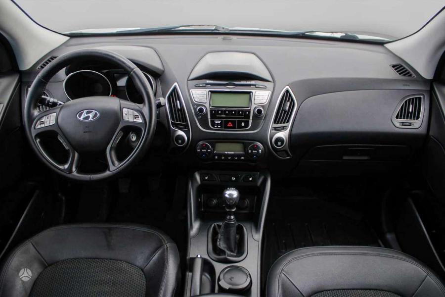 Black Hyundai ix35 2010 in Kaunas, with an engine capacity of 2.00 L and mileage of 289 thousand km for 5490 €, photo 13 on AUTOMOTO.COM.LV