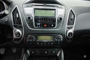 Black Hyundai ix35 2010 in Kaunas, with an engine capacity of 2.00 L and mileage of 289 thousand km for 5490 €, photo 14 on AUTOMOTO.COM.LV