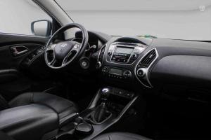 Black Hyundai ix35 2010 in Kaunas, with an engine capacity of 2.00 L and mileage of 289 thousand km for 5490 €, photo 15 on AUTOMOTO.COM.LV