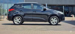 Black Hyundai ix35 2010 in Siauliai, with an engine capacity of 2.00 L and mileage of 178 thousand km for 5100 €, photo 8 on AUTOMOTO.COM.LV