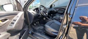 Black Hyundai ix35 2010 in Siauliai, with an engine capacity of 2.00 L and mileage of 178 thousand km for 5100 €, photo 10 on AUTOMOTO.COM.LV