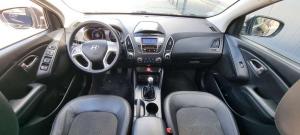 Black Hyundai ix35 2010 in Siauliai, with an engine capacity of 2.00 L and mileage of 178 thousand km for 5100 €, photo 11 on AUTOMOTO.COM.LV