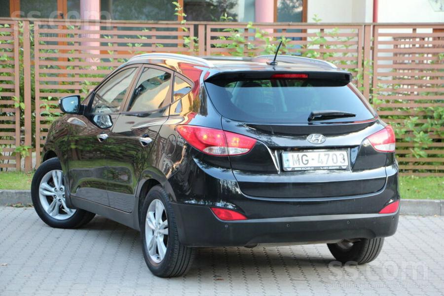 Melns Hyundai ix35 2010 Rīga, ar dzinēja tilpumu 2.00 L un nobraukumu 203 tūkst. km par 4250 €, foto 6 vietnē AUTOMOTO.COM.LV