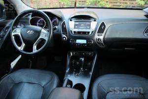 Melns Hyundai ix35 2010 Rīga, ar dzinēja tilpumu 2.00 L un nobraukumu 203 tūkst. km par 4250 €, foto 13 vietnē AUTOMOTO.COM.LV