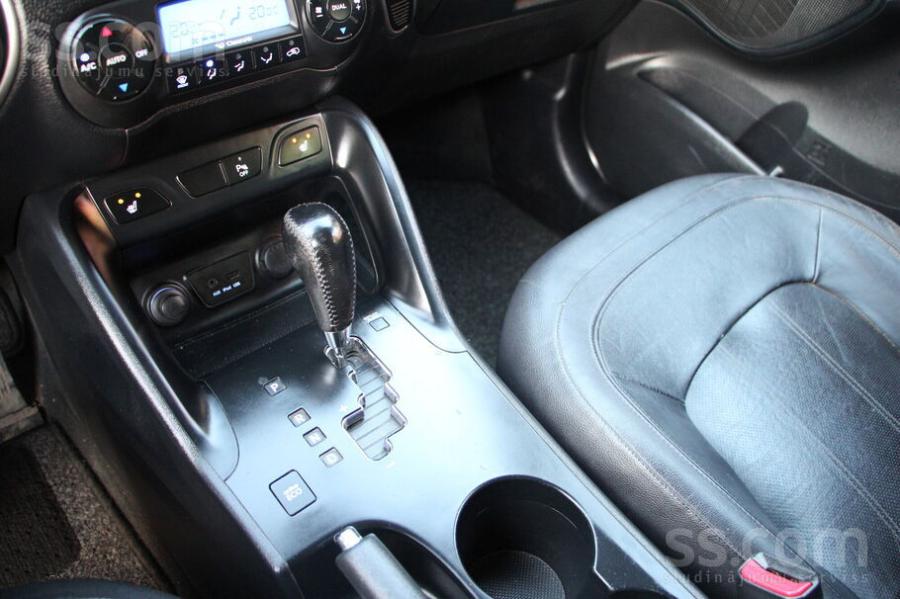 Melns Hyundai ix35 2010 Rīga, ar dzinēja tilpumu 2.00 L un nobraukumu 203 tūkst. km par 4250 €, foto 16 vietnē AUTOMOTO.COM.LV