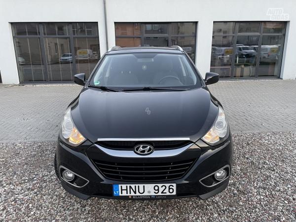 Black Hyundai ix35 2010 in Klaipeda, with an engine capacity of 1.60 L and mileage of 322 thousand km for 4300 €, photo 1 on AUTOMOTO.COM.LV
