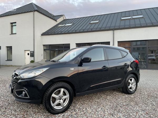 Black Hyundai ix35 2010 in Klaipeda, with an engine capacity of 1.60 L and mileage of 322 thousand km for 4300 €, photo 4 on AUTOMOTO.COM.LV