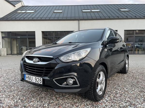 Black Hyundai ix35 2010 in Klaipeda, with an engine capacity of 1.60 L and mileage of 322 thousand km for 4300 €, photo 5 on AUTOMOTO.COM.LV