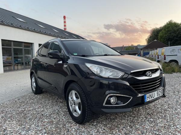 Black Hyundai ix35 2010 in Klaipeda, with an engine capacity of 1.60 L and mileage of 322 thousand km for 4300 €, photo 6 on AUTOMOTO.COM.LV