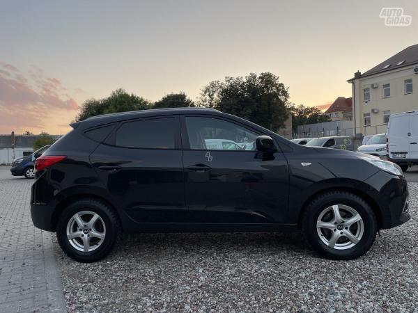 Black Hyundai ix35 2010 in Klaipeda, with an engine capacity of 1.60 L and mileage of 322 thousand km for 4300 €, photo 7 on AUTOMOTO.COM.LV