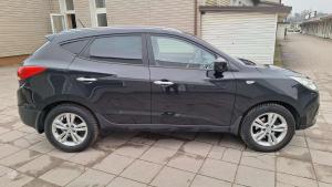 Black Hyundai ix35 2011 in Vilnius, with an engine capacity of 1.59 L and mileage of 138 thousand km for 5950 €, photo 6 on AUTOMOTO.COM.LV