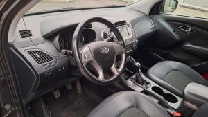 Black Hyundai ix35 2011 in Vilnius, with an engine capacity of 1.59 L and mileage of 138 thousand km for 5950 €, photo 15 on AUTOMOTO.COM.LV