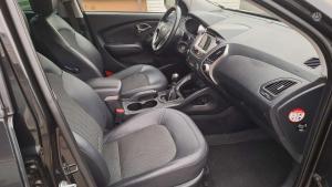 Black Hyundai ix35 2011 in Vilnius, with an engine capacity of 1.59 L and mileage of 138 thousand km for 5950 €, photo 18 on AUTOMOTO.COM.LV