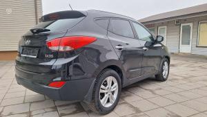 Black Hyundai ix35 2011 in Vilnius, with an engine capacity of 1.59 L and mileage of 138 thousand km for 5950 €, photo 32 on AUTOMOTO.COM.LV