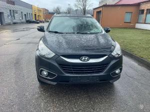Black Hyundai ix35 2011 in Panevezys, with an engine capacity of 2.00 L and mileage of 260 thousand km for 4200 €, photo  on AUTOMOTO.COM.LV