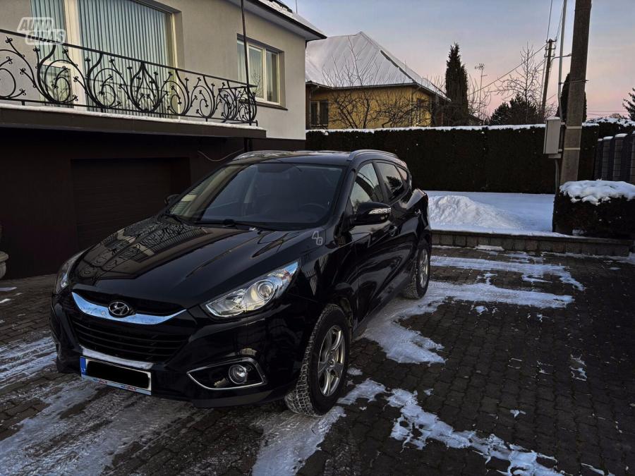 Black Hyundai ix35 2011 in Vilkaviskis, with an engine capacity of 2.00 L and mileage of 132 thousand km for 5000 €, photo 1 on AUTOMOTO.COM.LV