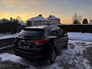 Black Hyundai ix35 2011 in Vilkaviskis, with an engine capacity of 2.00 L and mileage of 132 thousand km for 5000 €, photo 4 on AUTOMOTO.COM.LV