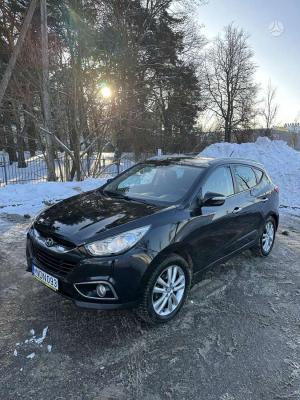 Black Hyundai ix35 2011 in Vilnius, with an engine capacity of 2.00 L and mileage of 191 thousand km for 5500 €, photo  on AUTOMOTO.COM.LV