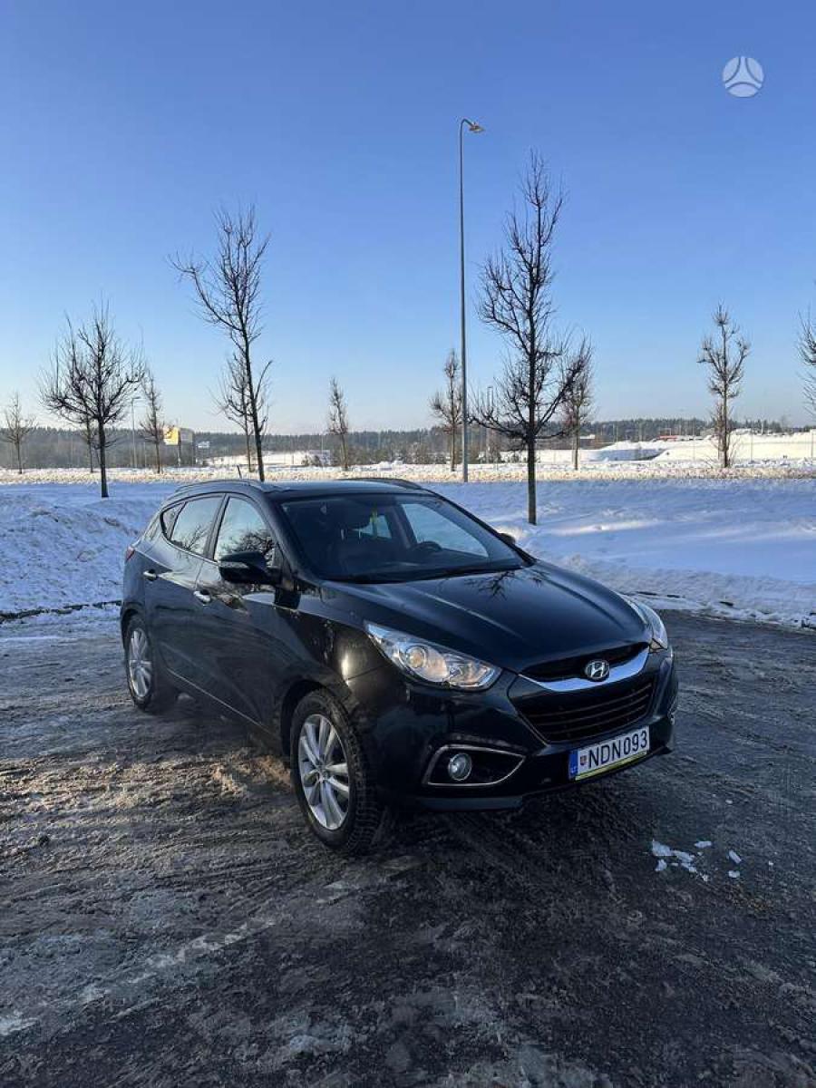 Melns Hyundai ix35 2011 Viļņa, ar dzinēja tilpumu 2.00 L un nobraukumu 191 tūkst. km par 5500 €, foto 2 vietnē AUTOMOTO.COM.LV