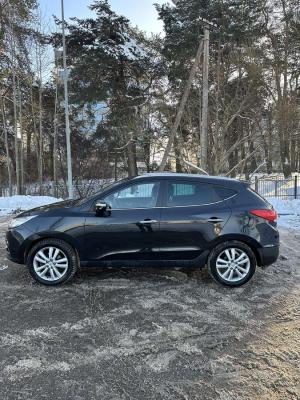 Melns Hyundai ix35 2011 Viļņa, ar dzinēja tilpumu 2.00 L un nobraukumu 191 tūkst. km par 5500 €, foto 3 vietnē AUTOMOTO.COM.LV