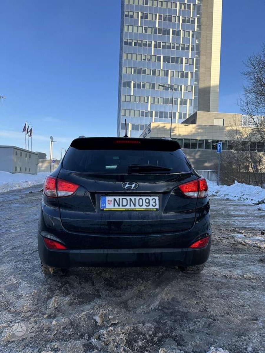Melns Hyundai ix35 2011 Viļņa, ar dzinēja tilpumu 2.00 L un nobraukumu 191 tūkst. km par 5500 €, foto 5 vietnē AUTOMOTO.COM.LV