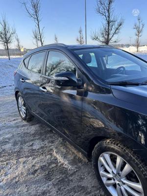 Melns Hyundai ix35 2011 Viļņa, ar dzinēja tilpumu 2.00 L un nobraukumu 191 tūkst. km par 5500 €, foto 7 vietnē AUTOMOTO.COM.LV