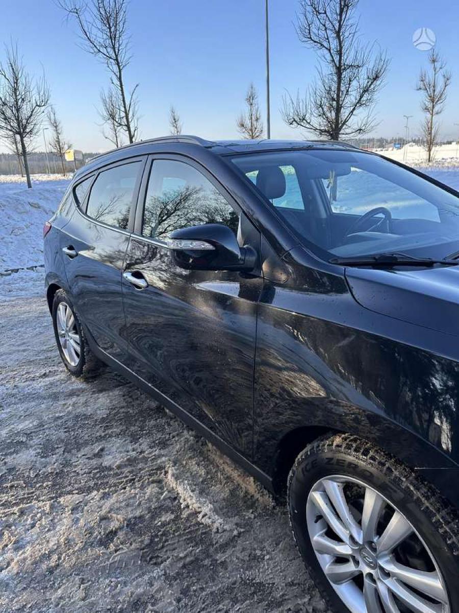Melns Hyundai ix35 2011 Viļņa, ar dzinēja tilpumu 2.00 L un nobraukumu 191 tūkst. km par 5500 €, foto 7 vietnē AUTOMOTO.COM.LV
