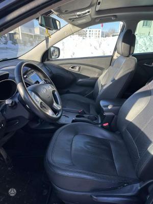 Melns Hyundai ix35 2011 Viļņa, ar dzinēja tilpumu 2.00 L un nobraukumu 191 tūkst. km par 5500 €, foto 20 vietnē AUTOMOTO.COM.LV